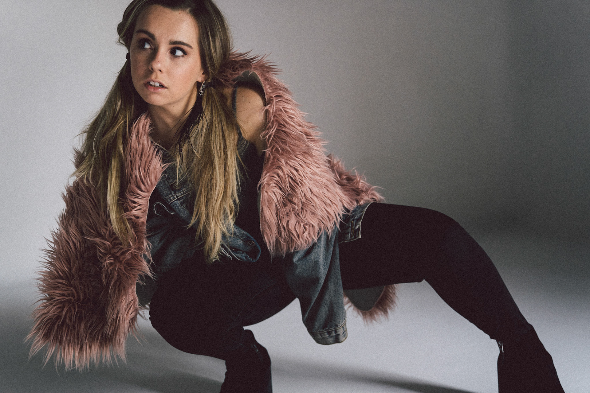 Anne Lukach - Kiersten Kelly